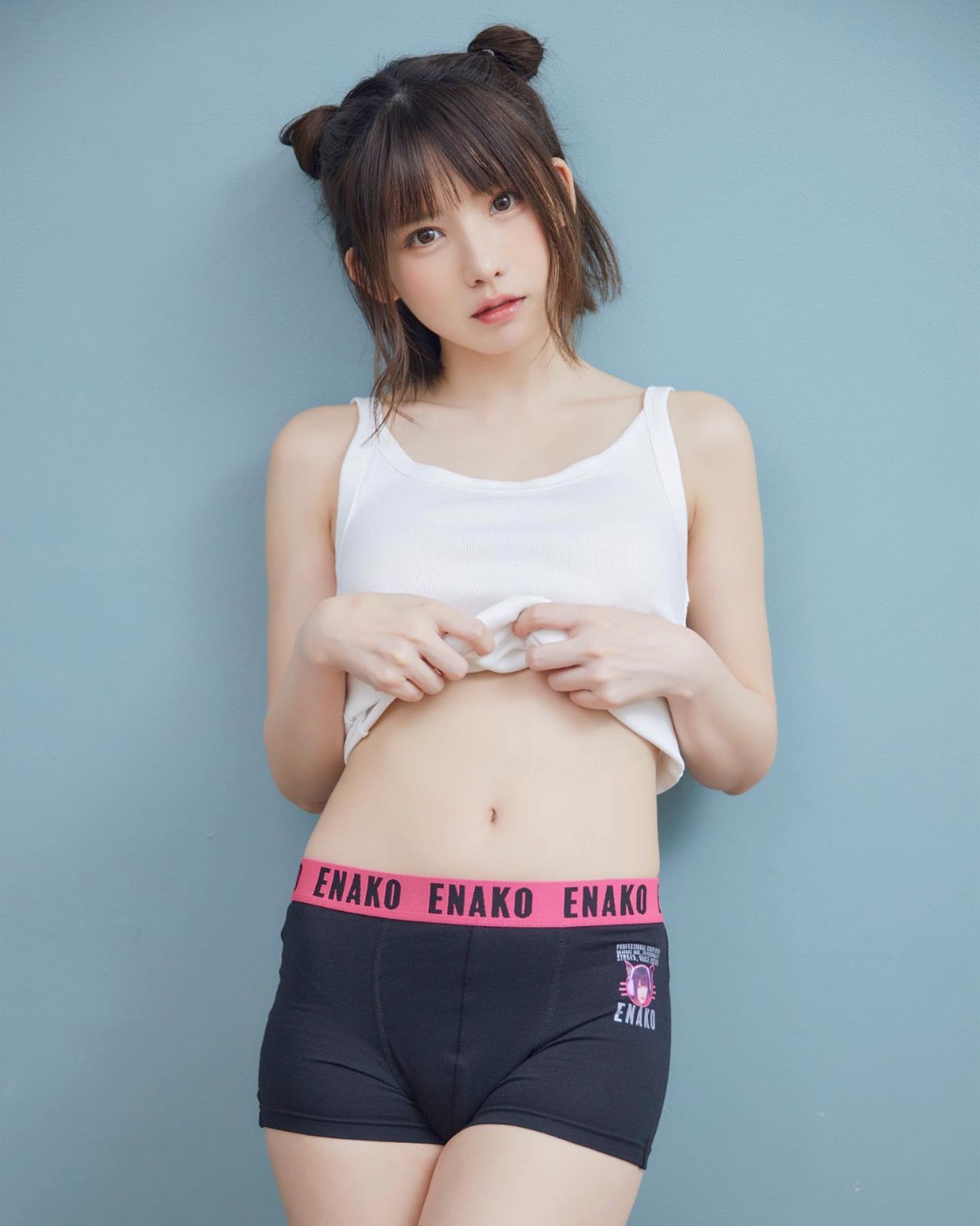 えなこ、ニーハイソックスで絶対領域を披露にファン歓喜